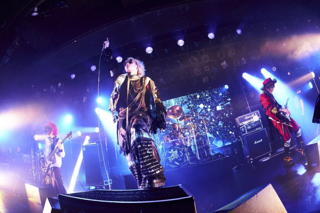 【LIVE REPORT】Royz、"死に場所"に相応しいステージを繰り広げたワンマンツアー「来雷行脚」完遂――「最高に楽しいな、生きてるな ...